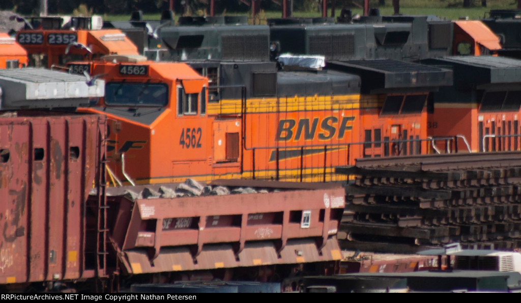 BNSF 4562